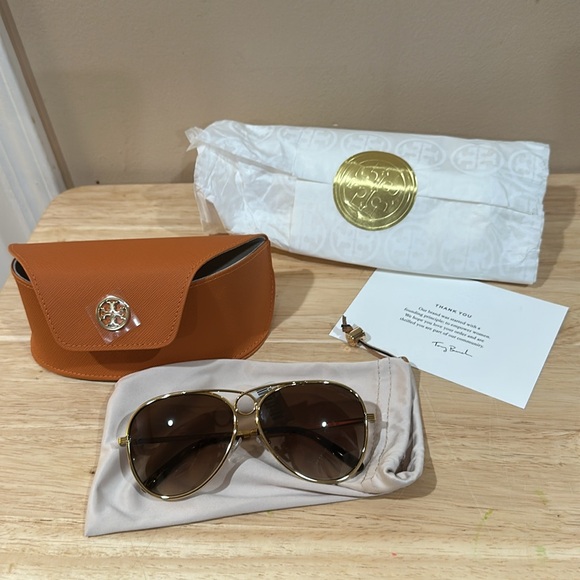 Tory Burch | Accessories | Tory Burch Gloria Pilot Sunglasses New In ...